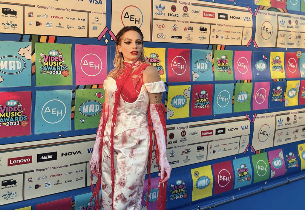 Daphne Lawrence: Η ιστορία πίσω από το φόρεμα της στα MAD VMA 2023 ...